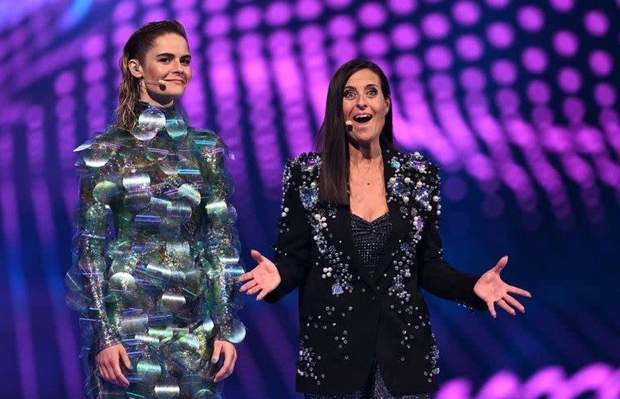 La robe de la présentatrice de l'Eurovision se fait dézinguer