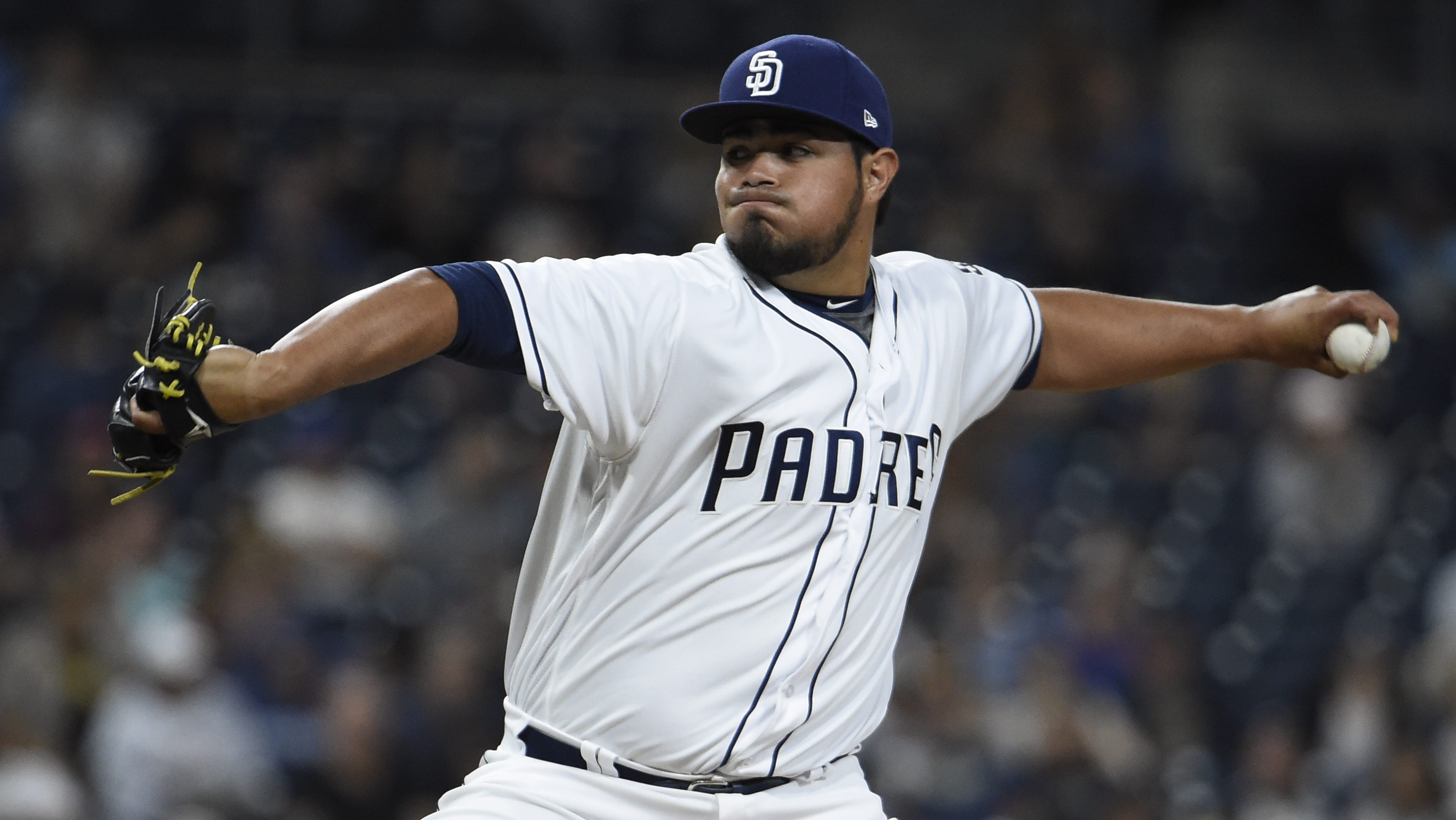 Mets Add 6-Foot-6 Pitcher in Trade Before Yankees Showdown