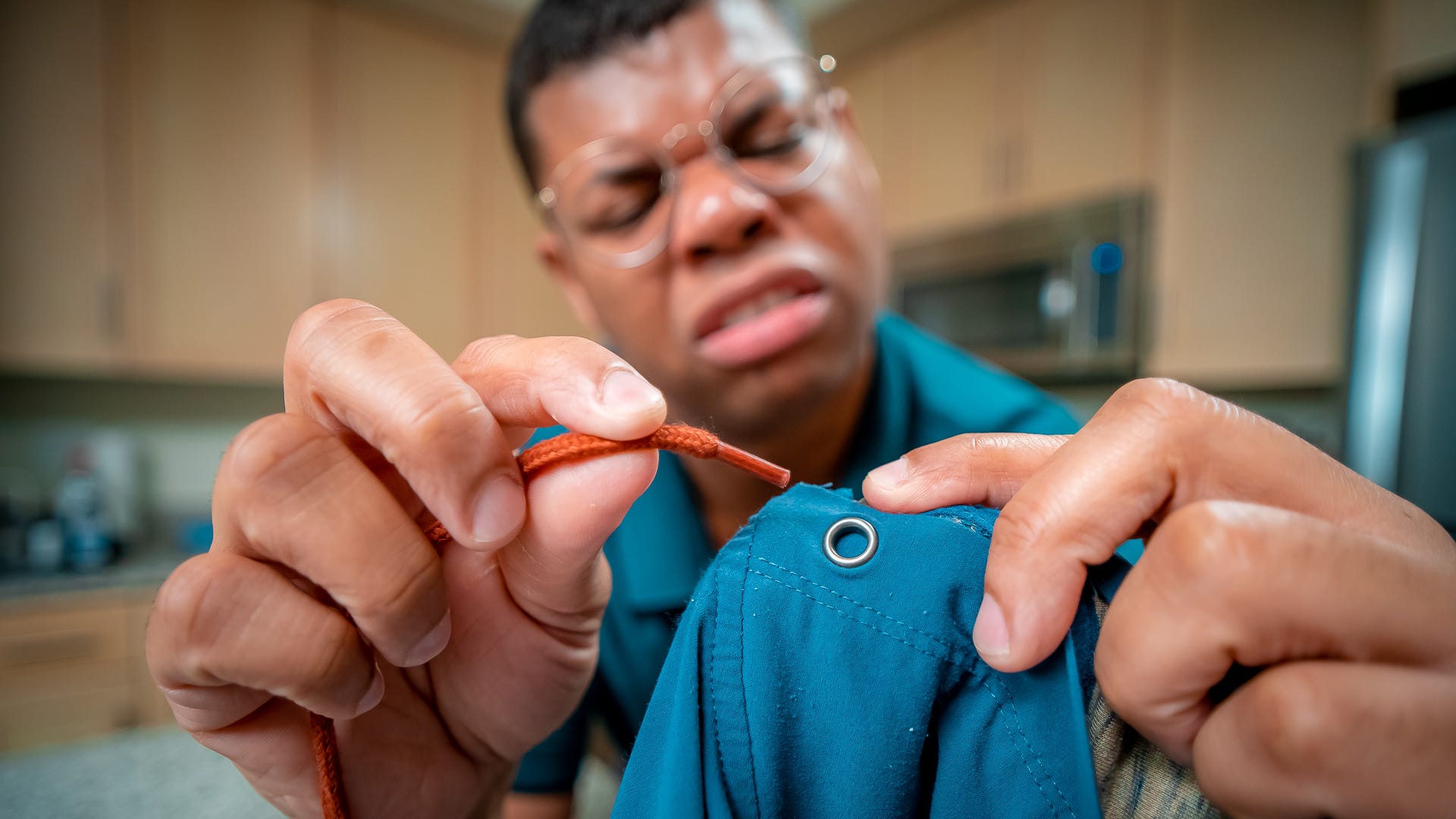 Loose drawstrings? How to easily get them back into your clothes: Step ...