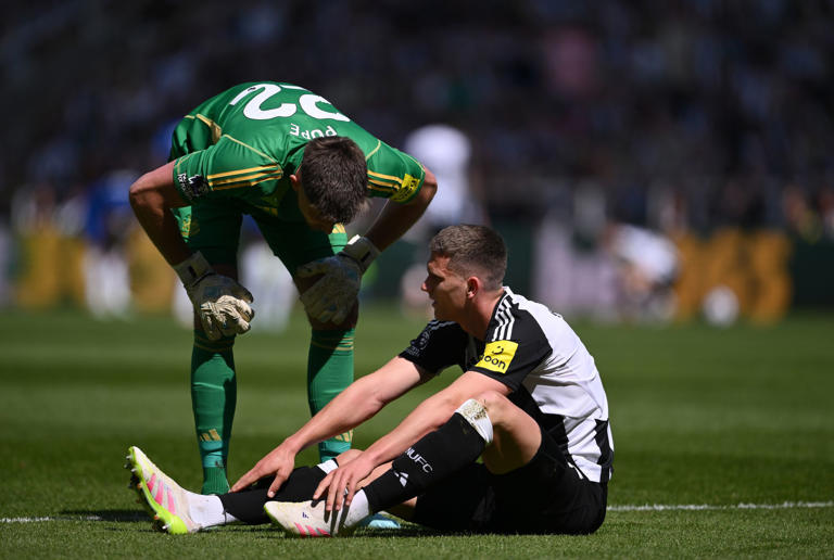 Man United 1-0 Newcastle: Hosts one to the good at half-time - LIVE