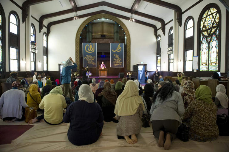 Hasna Maznavi, Co-Founder of the First Women-Only Mosque in the U.S ...