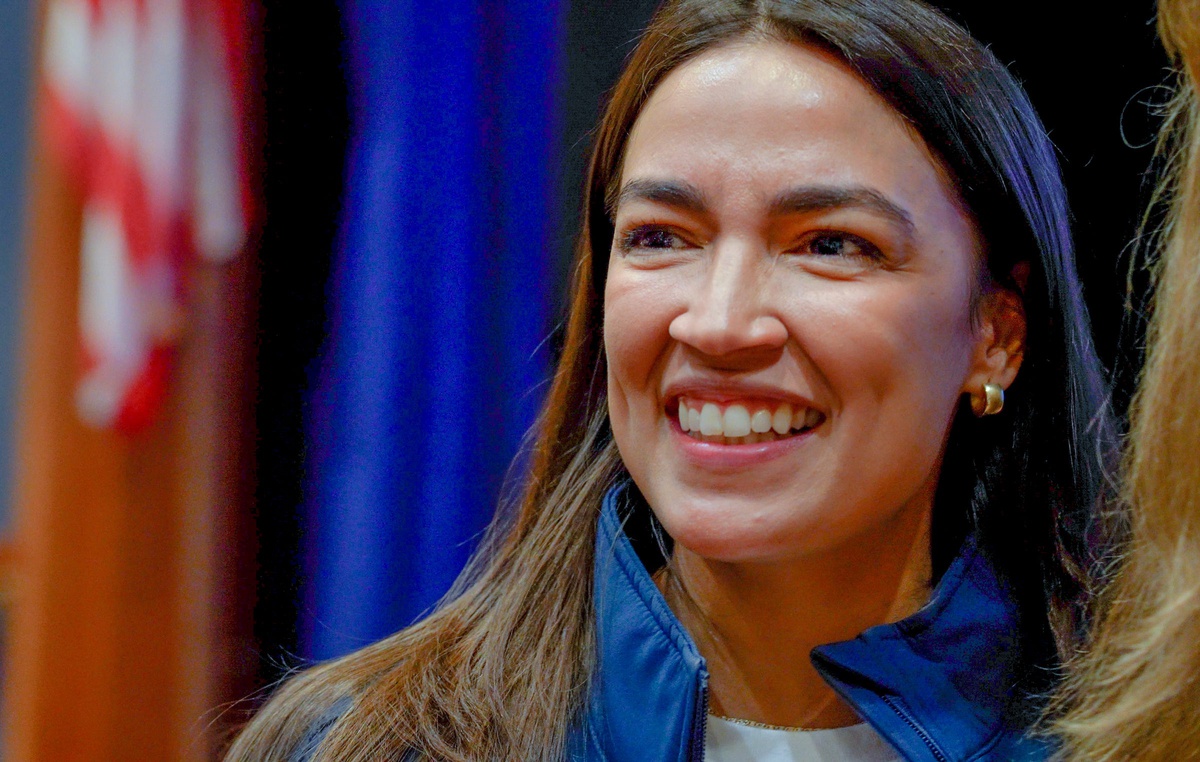 'That's a felony': AOC under fire by Trump border czar