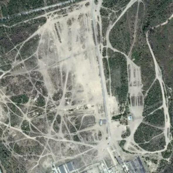 Terrifying satellite images show Russian army at Finland's border as ...