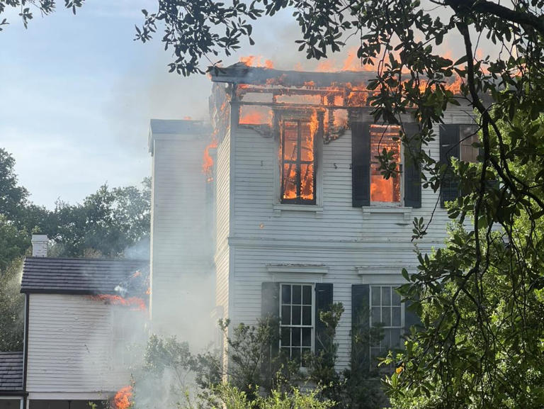 Fire levels Nottoway Plantation, iconic antebellum mansion reduced to ...