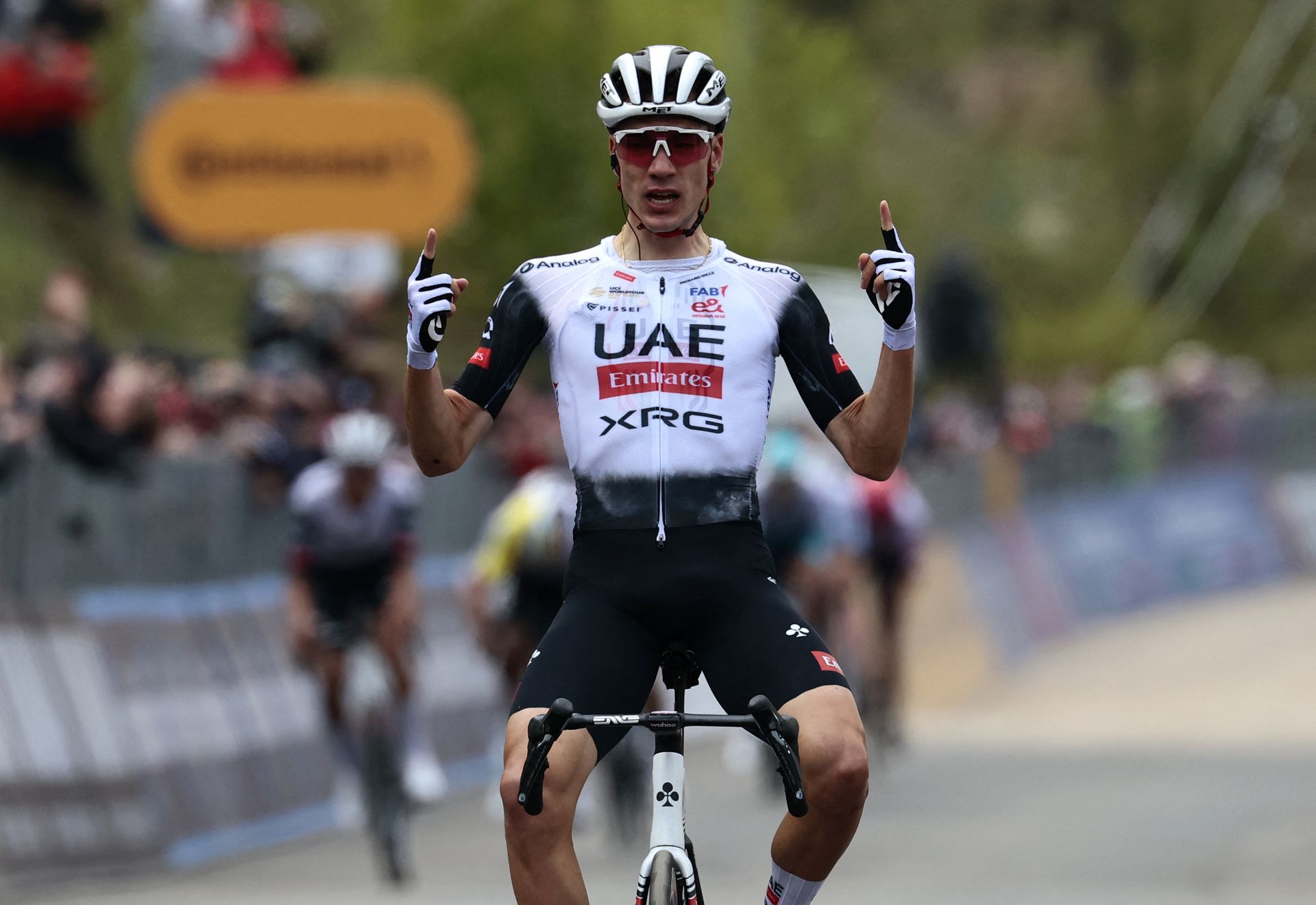 Giro d'Italia stage 7 live: Juan Ayuso wins on summit finish to gain ...