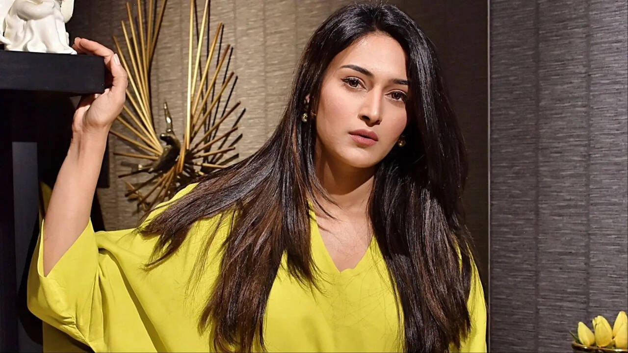 Erica Fernandes, Two More Actors Locked As Leads Of Jhanak After 20 Year Leap - Report
