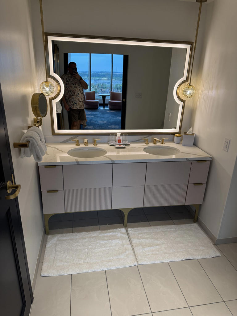 PHOTOS, VIDEO: Tour the Universal Helios Grand Hotel Presidential Suite ...