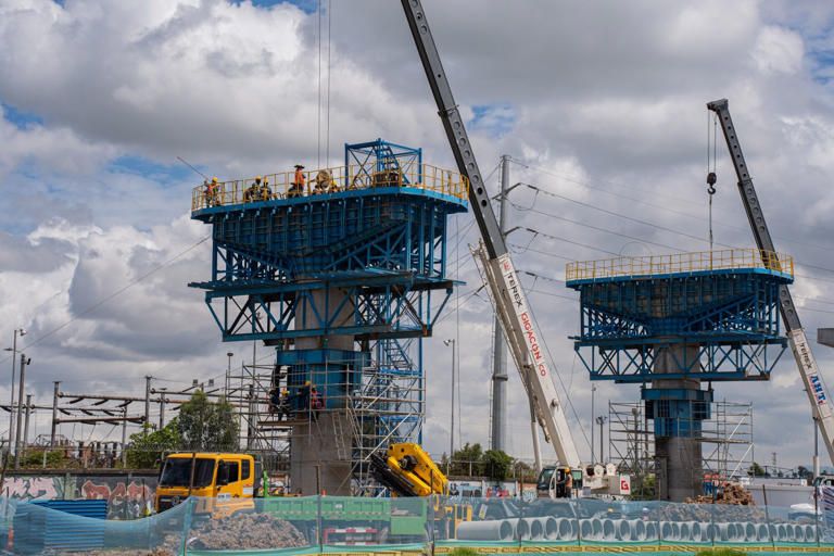 Petro Shrugs Off US Move to Defund Chinese Projects in Colombia