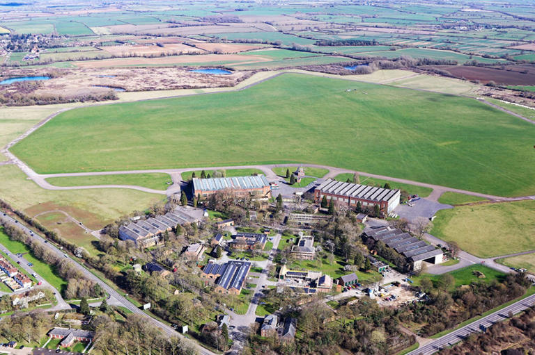 Rock fans show support for Lemmy in Mothertown