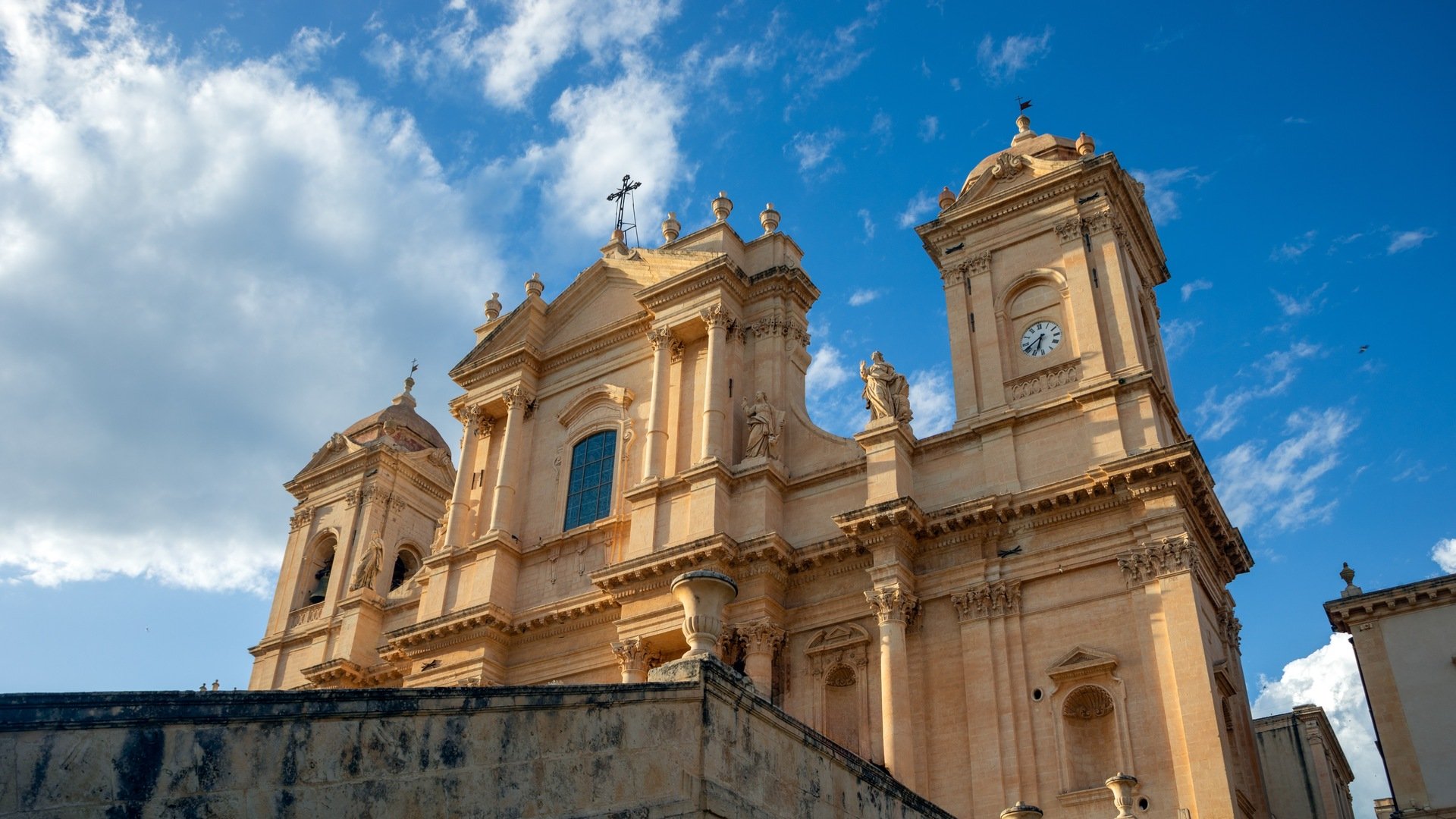 Cette splendide cathédrale est le plus beau bâtiment baroque de toute ...