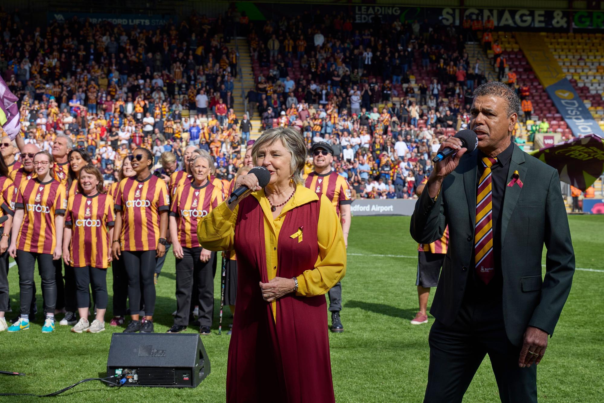 King Charles serenaded by Chris Kamara's Bantam of the Opera choir
