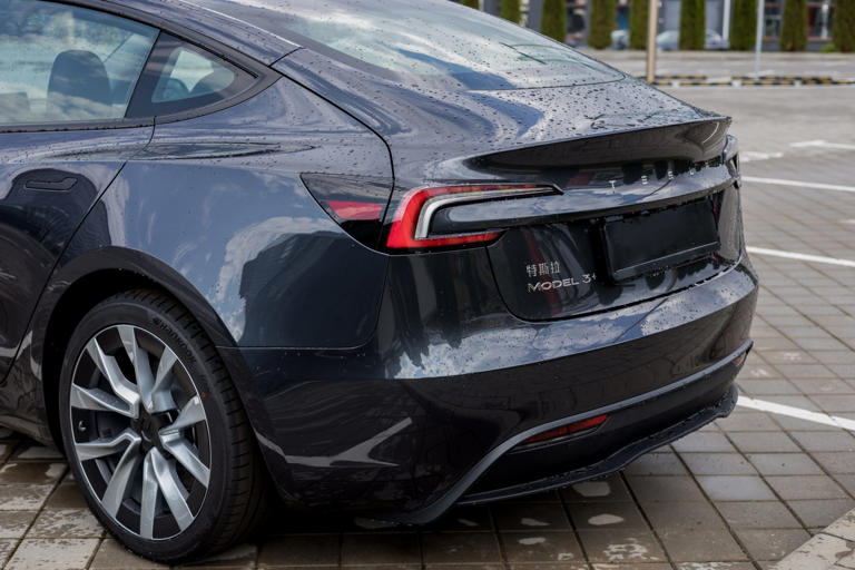 The best replacement windshield wipers for your Tesla