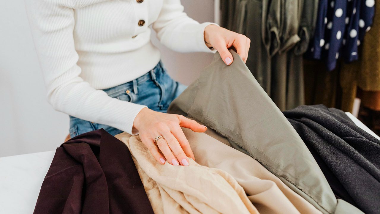 How to Declutter Your Clothes: a Step by Step Guide