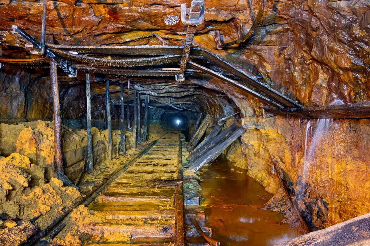 15 Photos of Abandoned Coal Mines