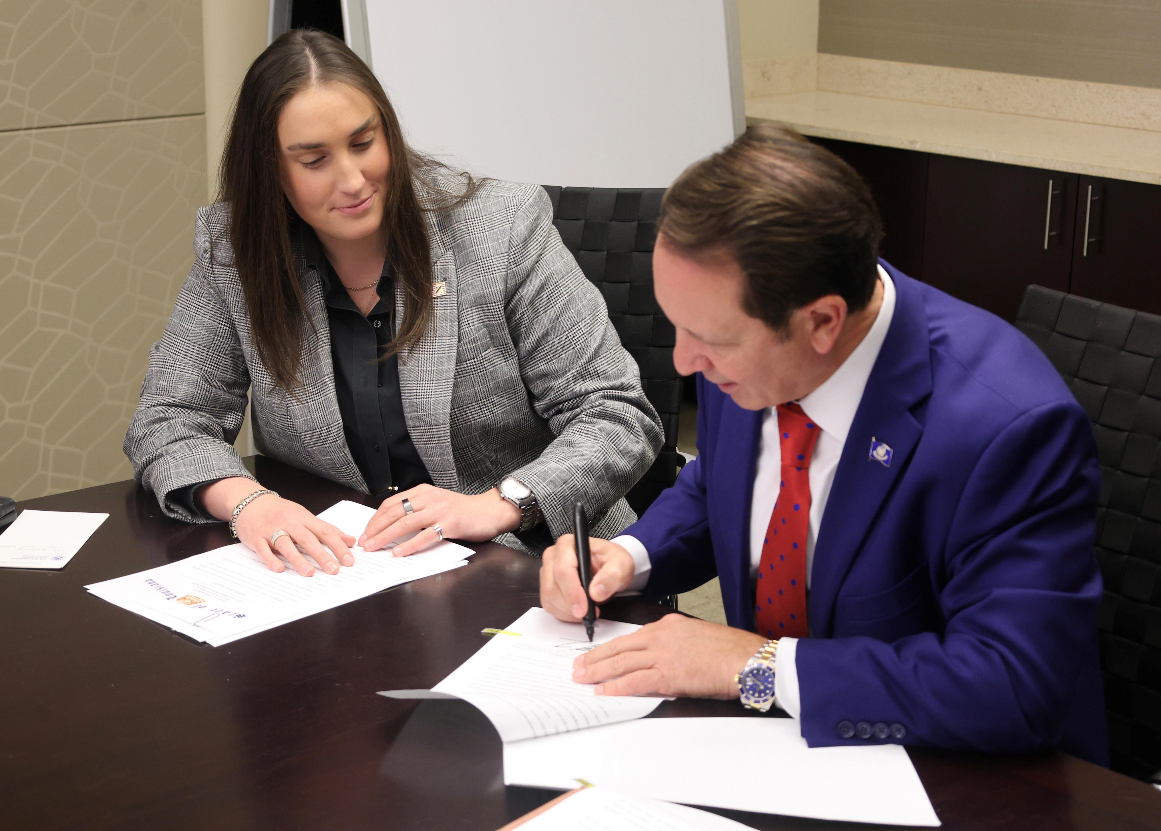 Louisiana Governor Jeff Landry signs order to assist Trump, ICE in ...