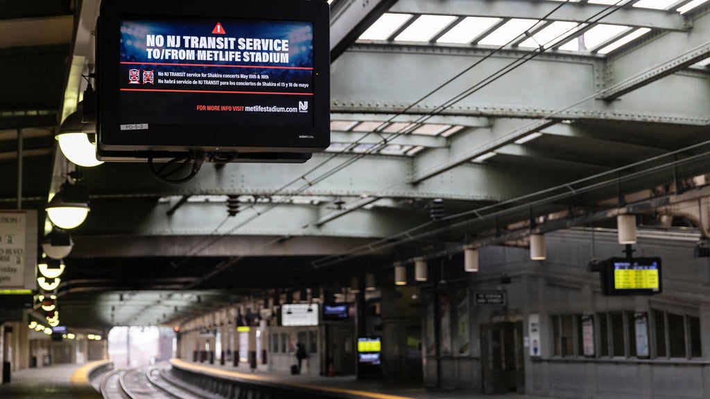 NJ Transit rail engineers on strike after midnight deadline expires ...