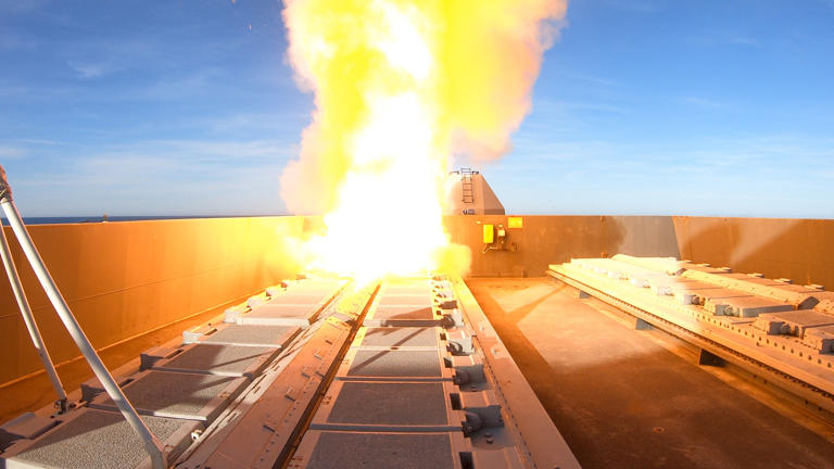 Royal Navy: Deadly DragonFire laser weapon project for Type 45 ...