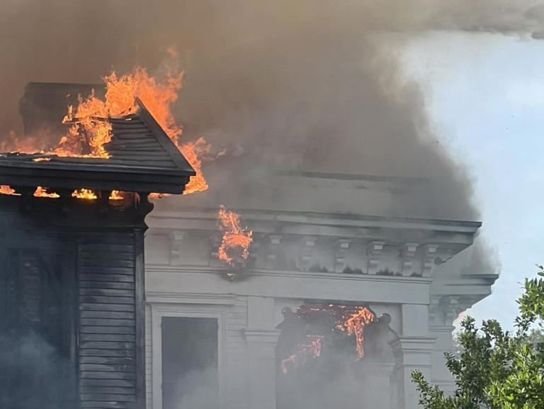 Fire levels Nottoway Plantation, iconic antebellum mansion reduced to ...