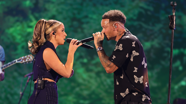 Kane Brown, Katelyn Brown Share Stage With Daughter In Adorable Moment