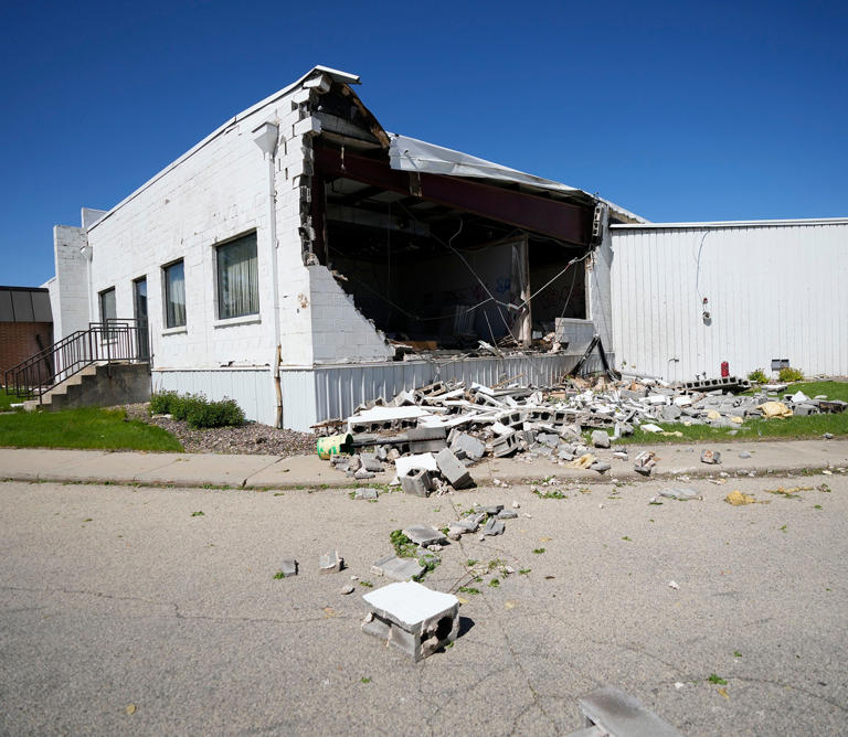 Tornadoes, storms kill more than 30: See photos from Kentucky, Missouri ...