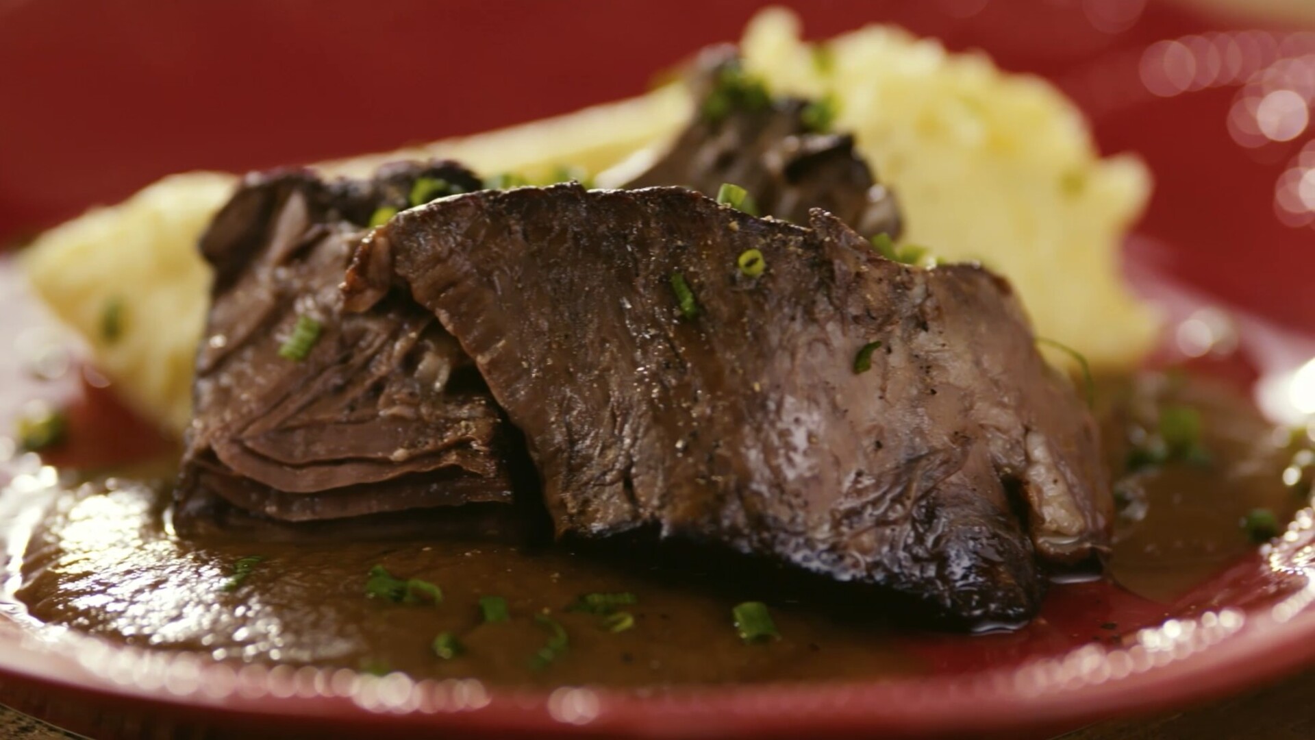 Come preparare il Brasato di Manzo con crema di patate