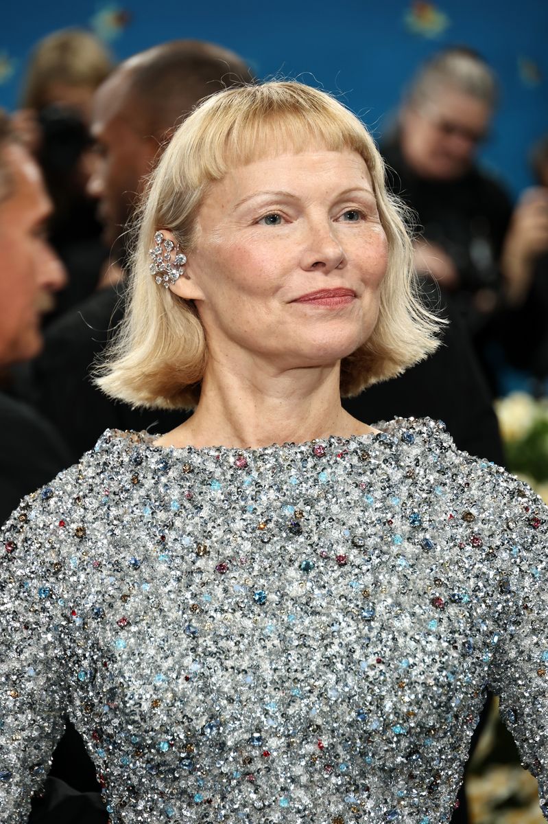 Pamela Anderson defends her drastic hair transformation after mixed ...