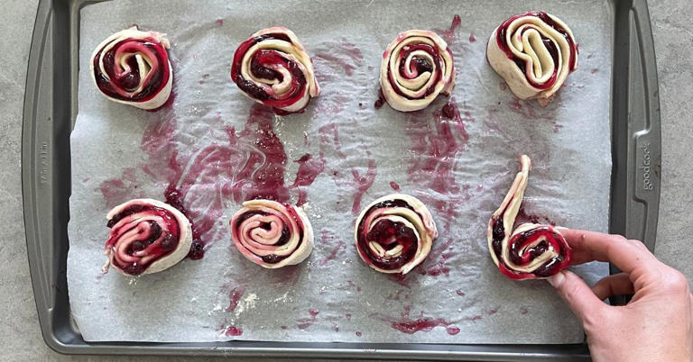 Easy Blueberry Pastry Rolls