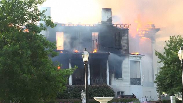Massive blaze burns down sprawling plantation in Louisiana
