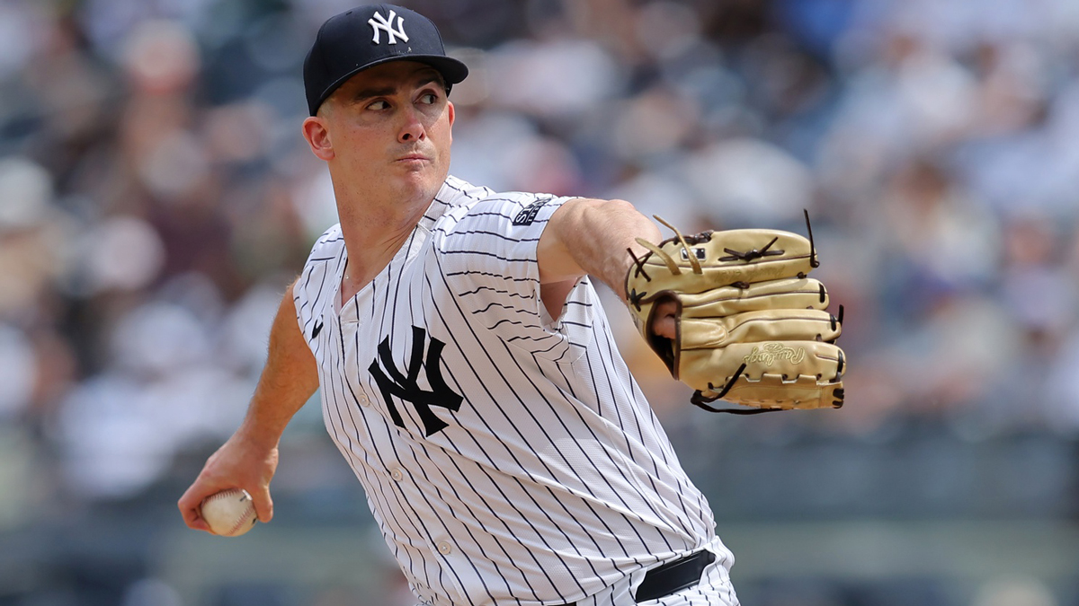 Red Sox call up ex-Yankees reliever