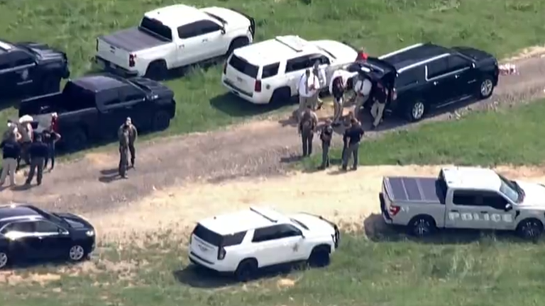 Kaufman County sheriff shares CG images to help find murder suspect ...