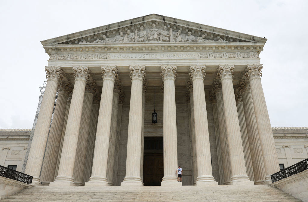 Supreme Court Extends Block on Trump Use of 1798 Law to Deport Supreme Court Extends Block on Trump Use of 1798 Law to Deport
