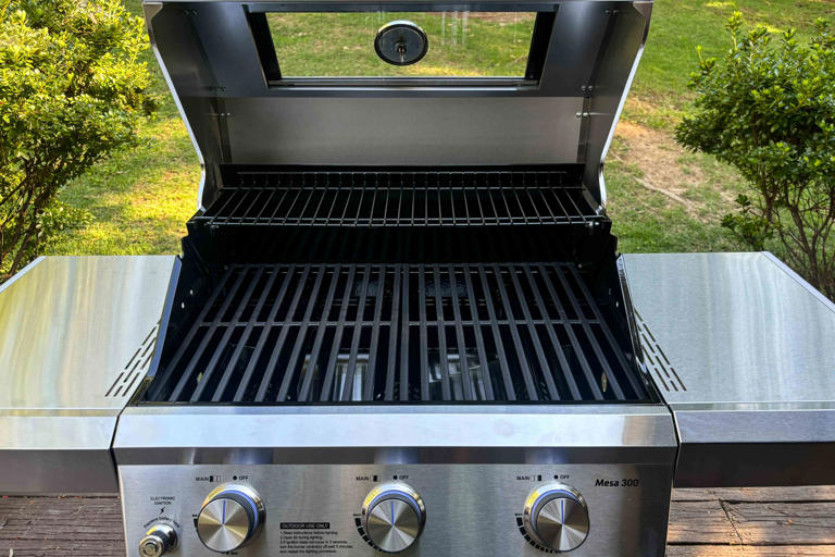 The best way to clean grill grates