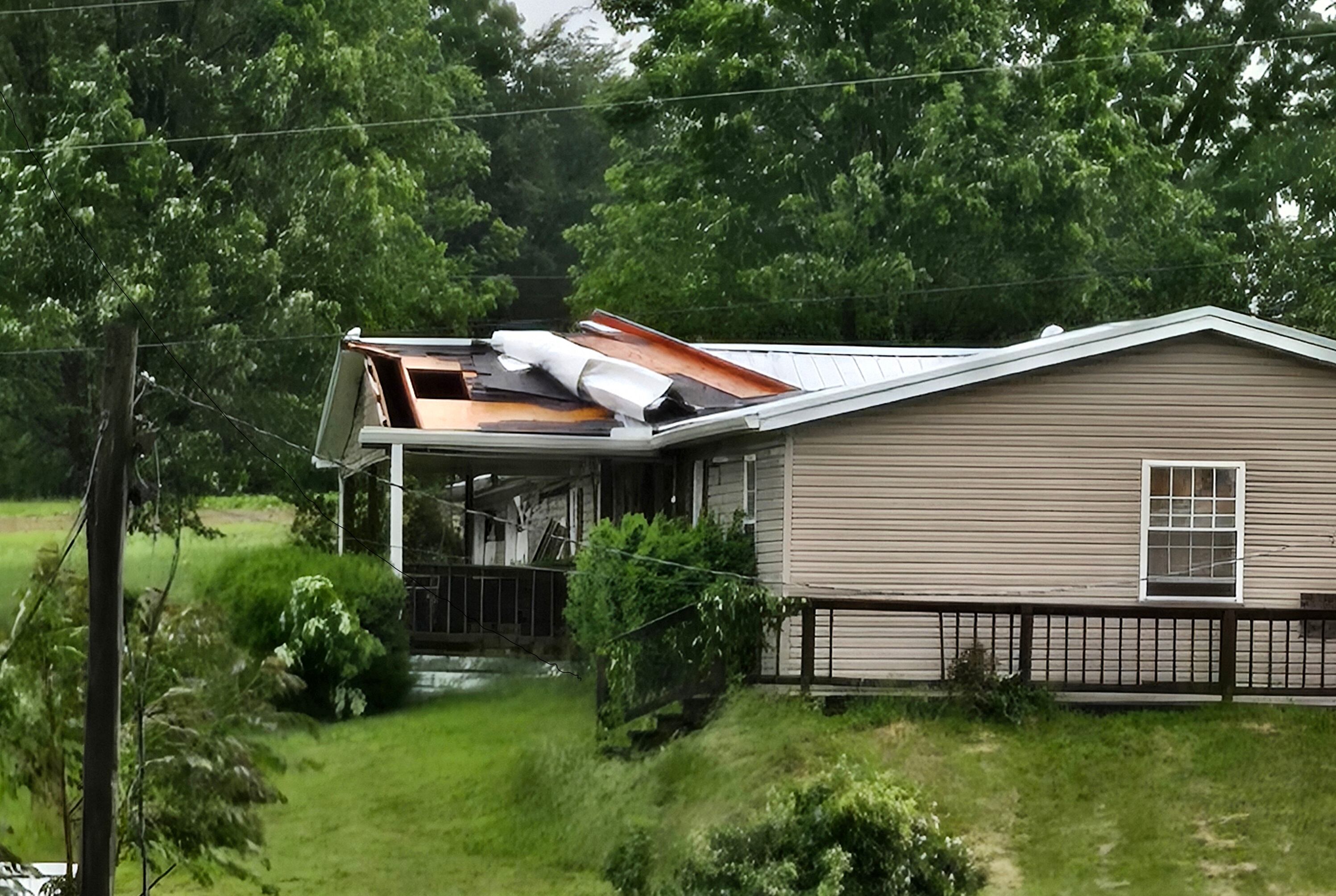 Severe weather rips off roof in Eastern Ky.