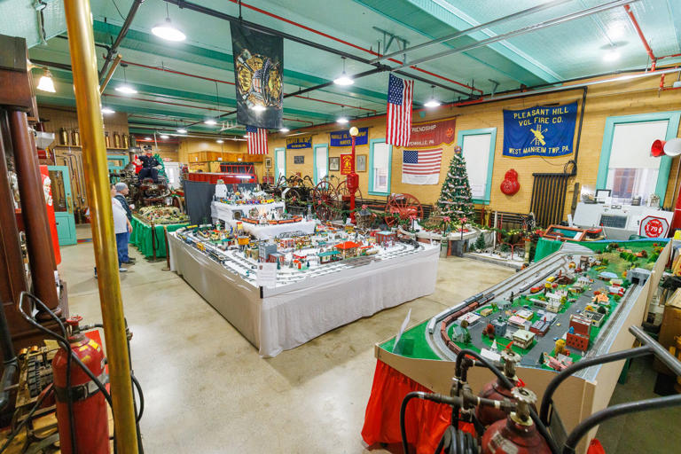 Santa parade moves to Saturday, joins tree lighting in new 'Christmas ...