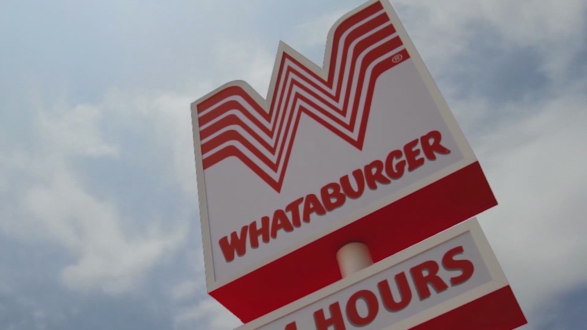 Texas man sues Whataburger for nearly $1 million after burger had ...