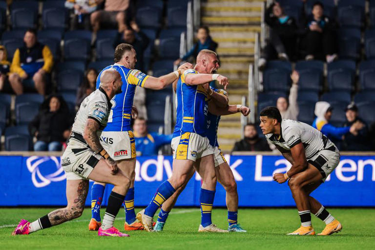 Ryan Hall wins Leeds Rhinos humdinger at the death and confines Hull FC ...