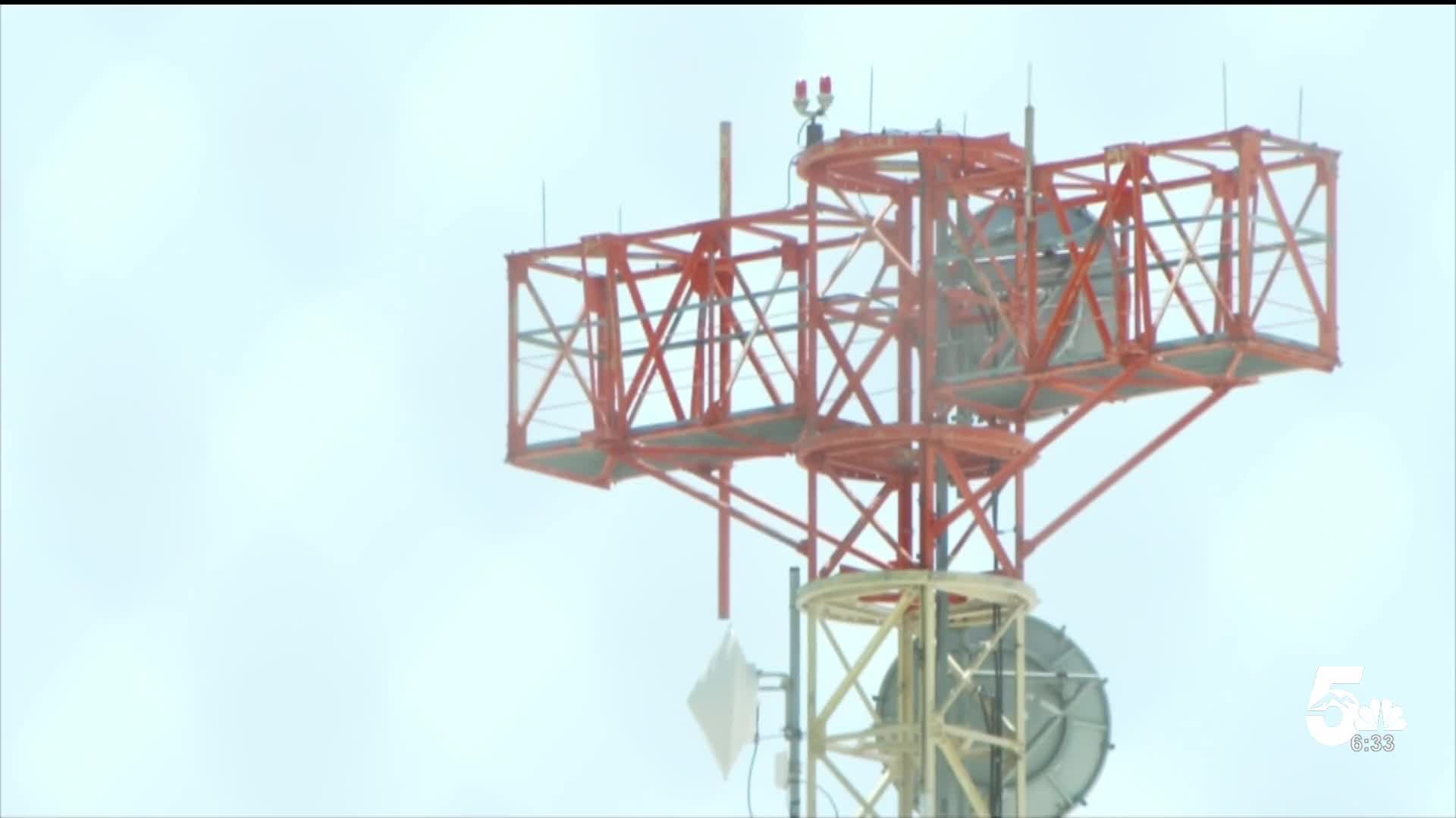 Up to 20 pilots near Denver airport lost contact with air traffic control