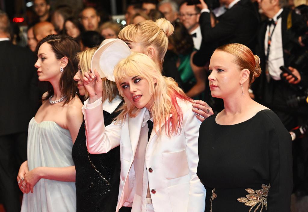 Kristen Stewart's ‘The Chronology Of Water' Flows To 6½-Minute Ovation ...