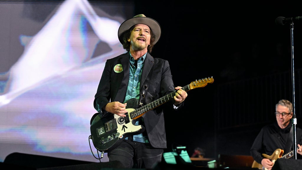 How Pearl Jam's Eddie Vedder "single-handedly" saved the Clemente Museum