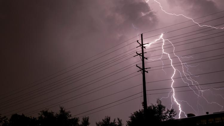 Thousands without power after storms in Kentucky and Indiana | Outage map