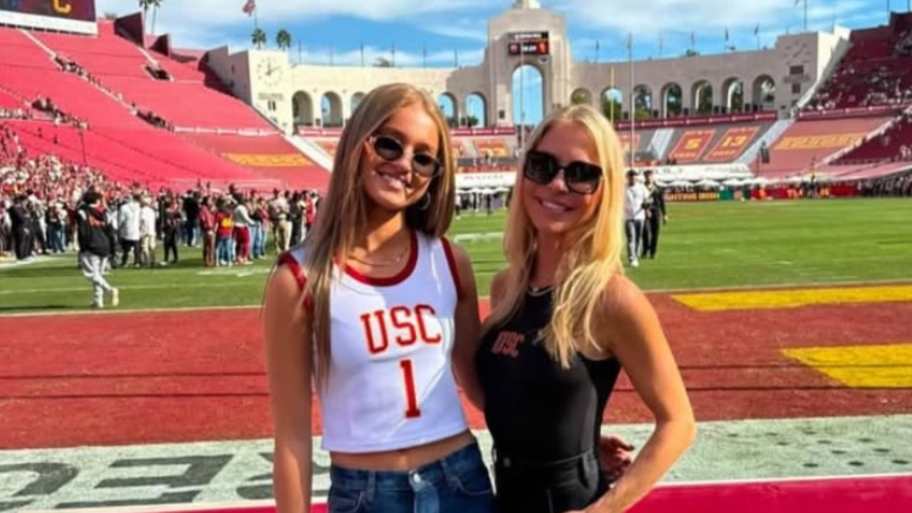 Lane Kiffin’s daughter shows off USC uniform for incoming volleyball crew