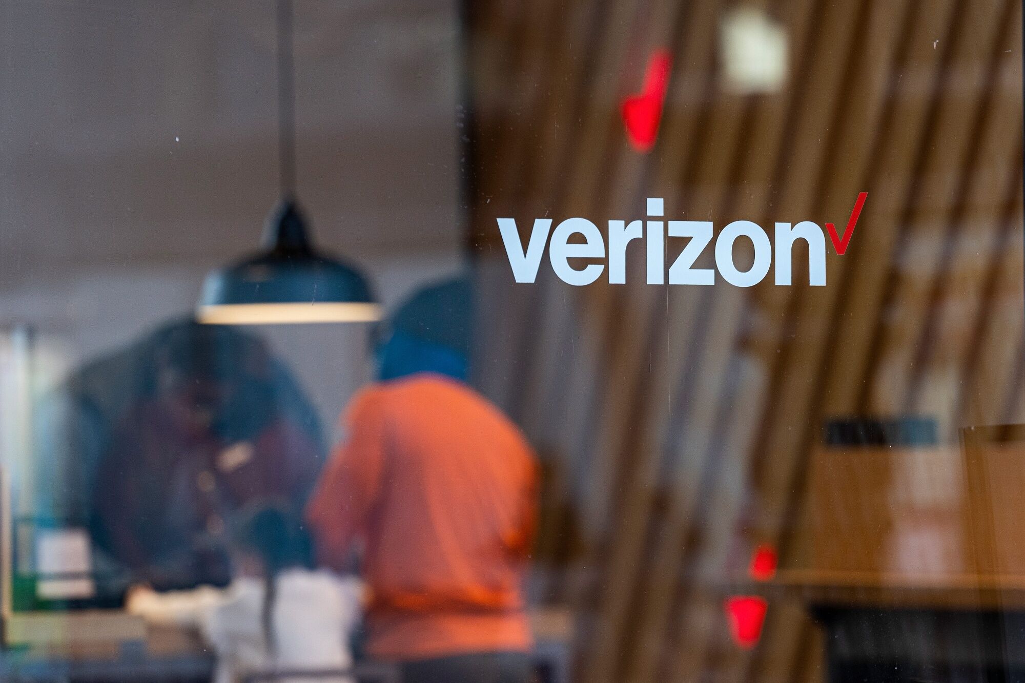 Verizon Wins FCC Nod for Frontier Deal After Ditching DEI