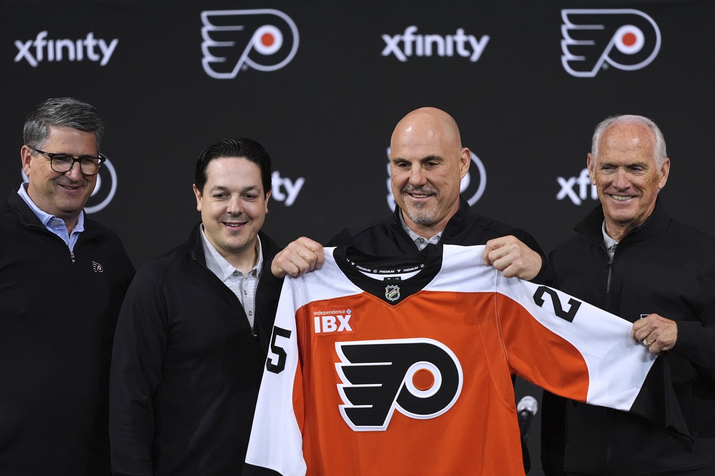 Rick Tocchet : une «solution à long terme» pour les Flyers