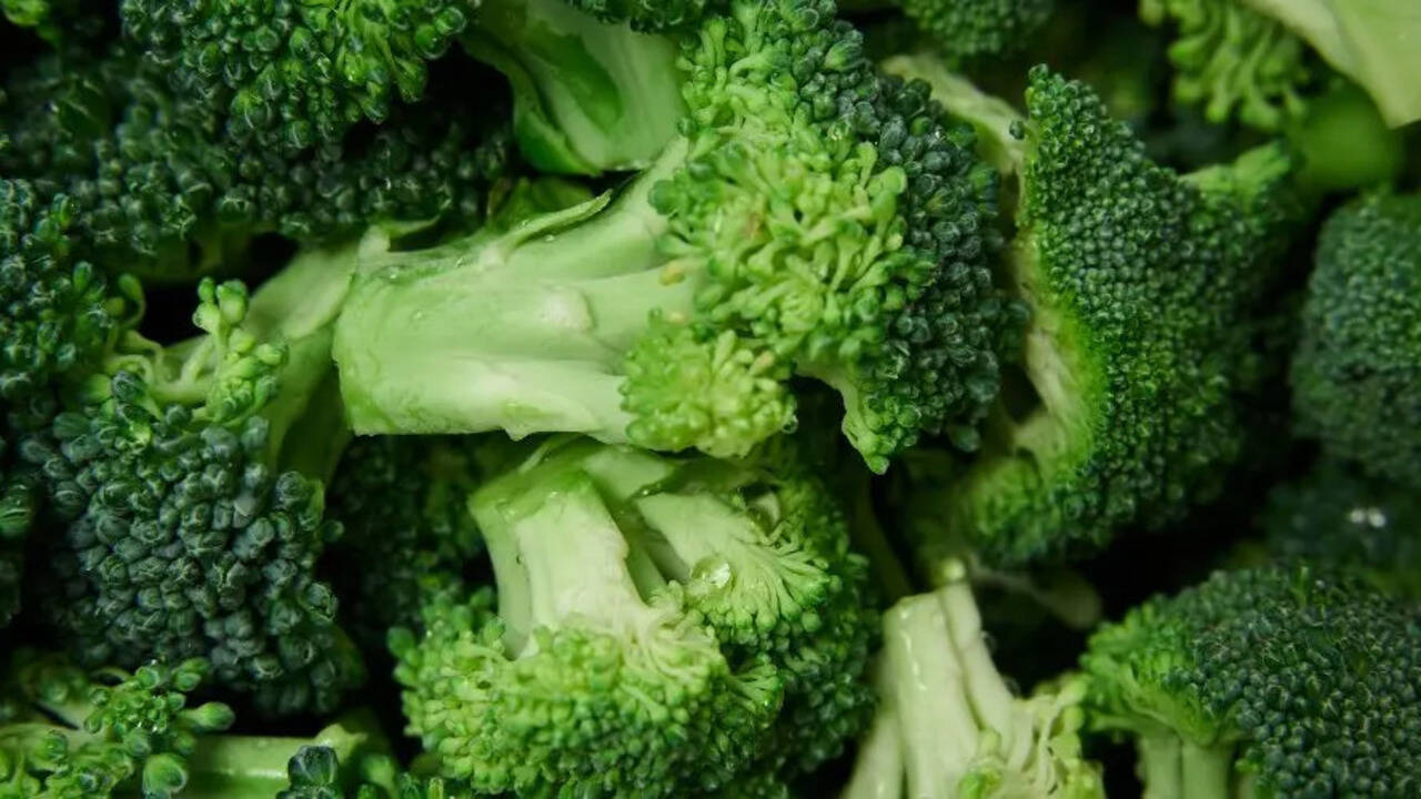Broccoli Has More Vitamin C Than Oranges—Here Are 9 Foods That Pack an ...