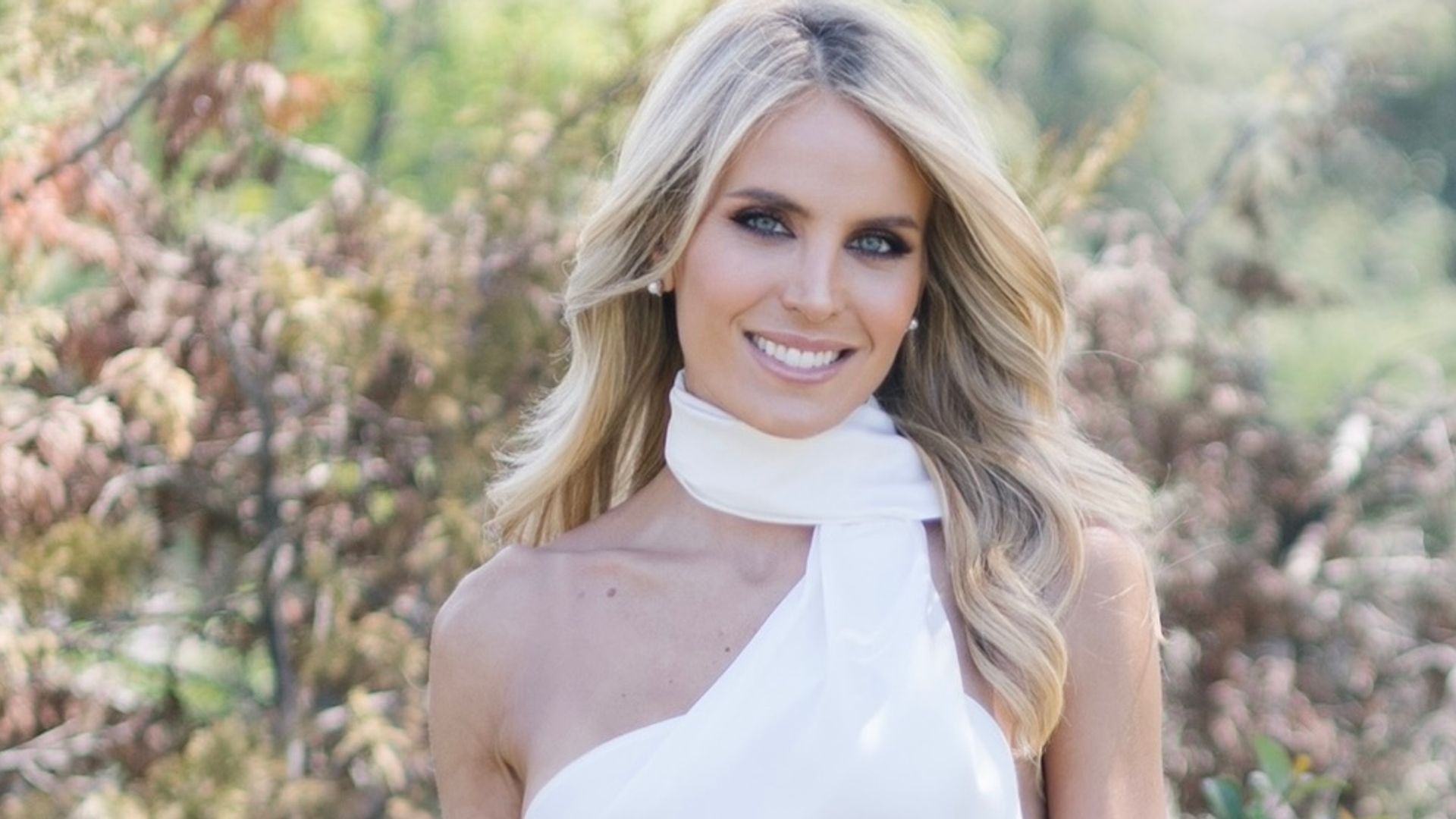 Angie Rigueiro se viste de novia antes de tiempo con un vestido blanco ...