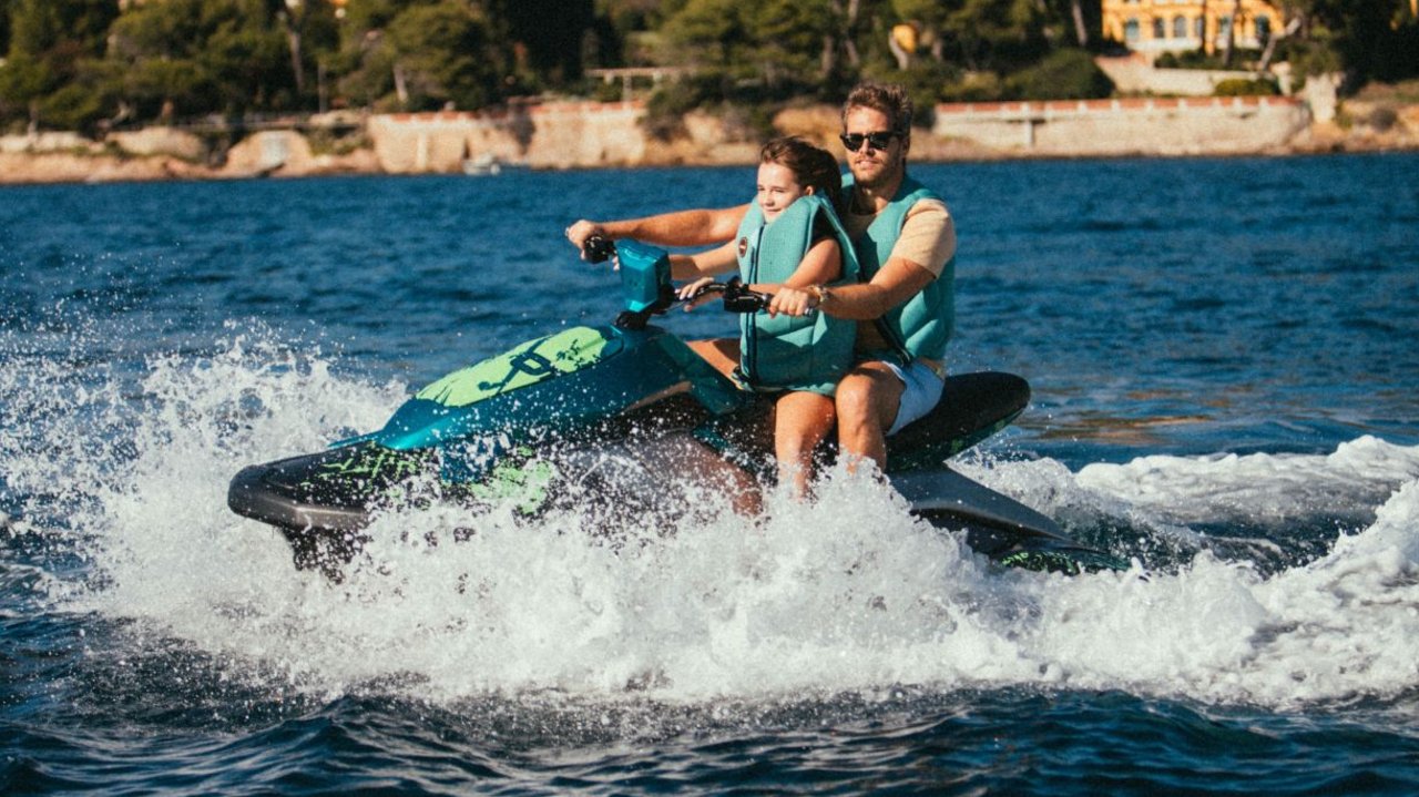 Is E-Dolphin's Electric Wet Rocket Worth the Splash?