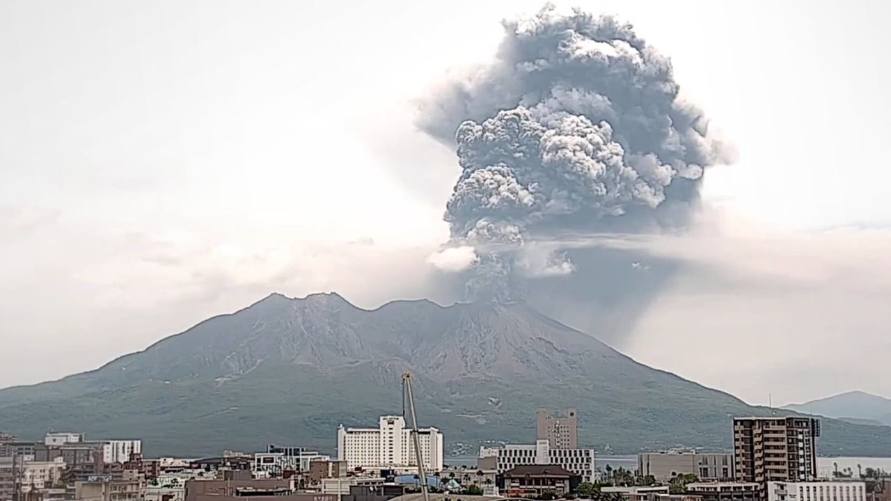 Japan's Sakurajima volcano eruption shoots 2-mile-high ash plume into sky