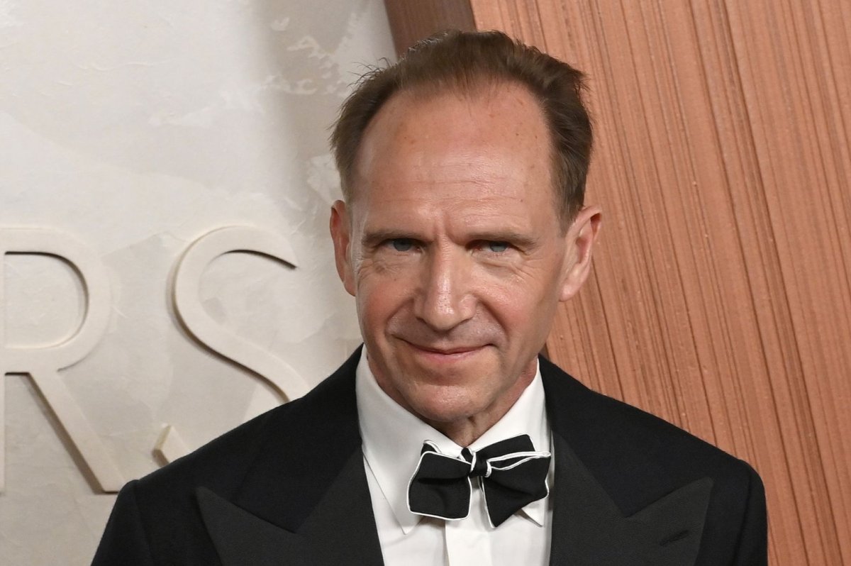 Ralph Fiennes to take over President Snow role in 'Hunger Games ...