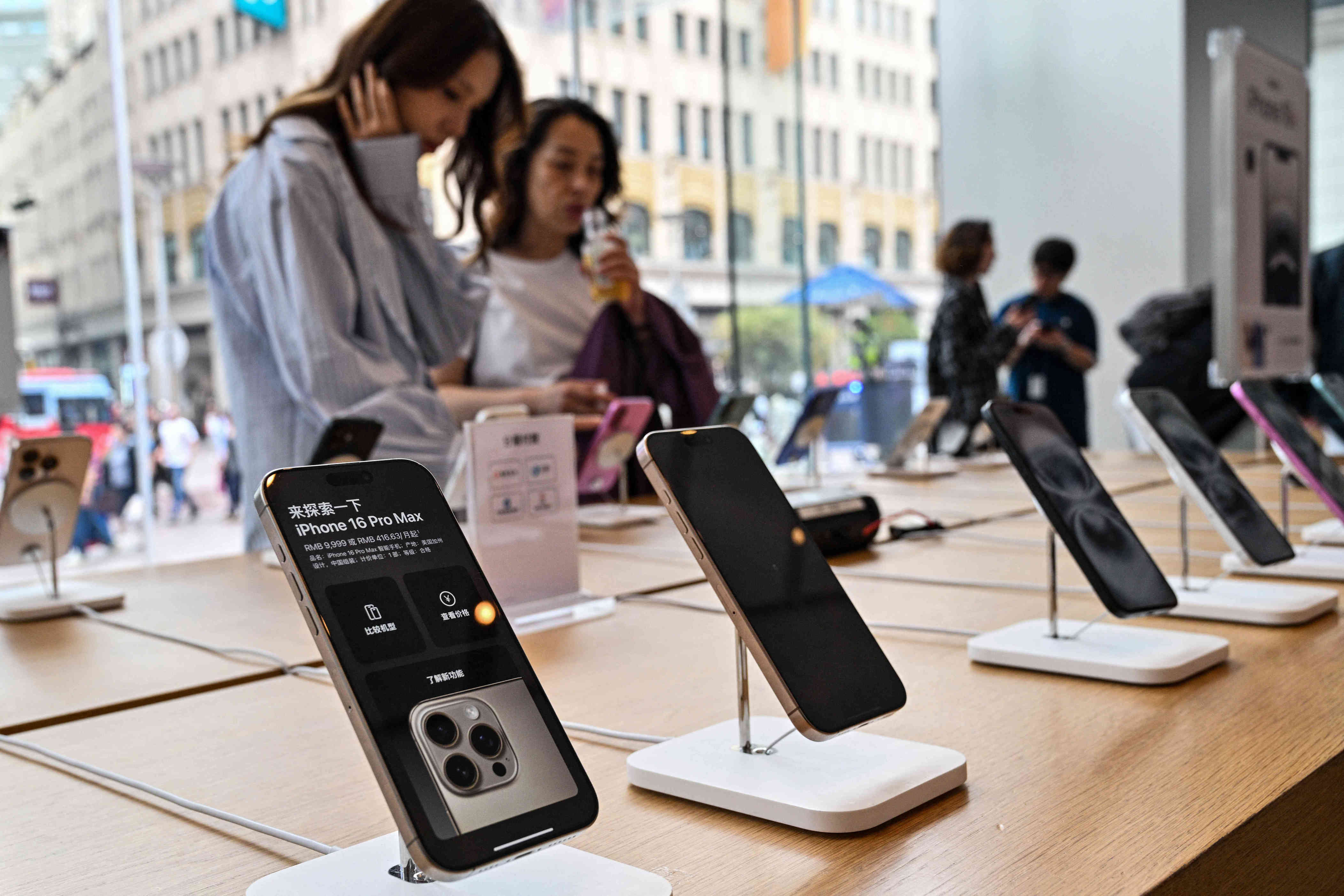 Why Making iPhones in the US Is a ‘Non-Starter,' Wedbush Says, as Trump ...