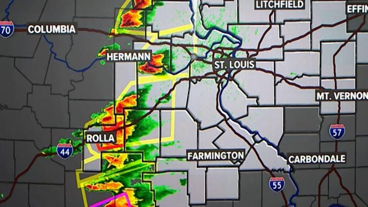 St. Louis severe weather radar | Tornadoes and giant hail move into the ...